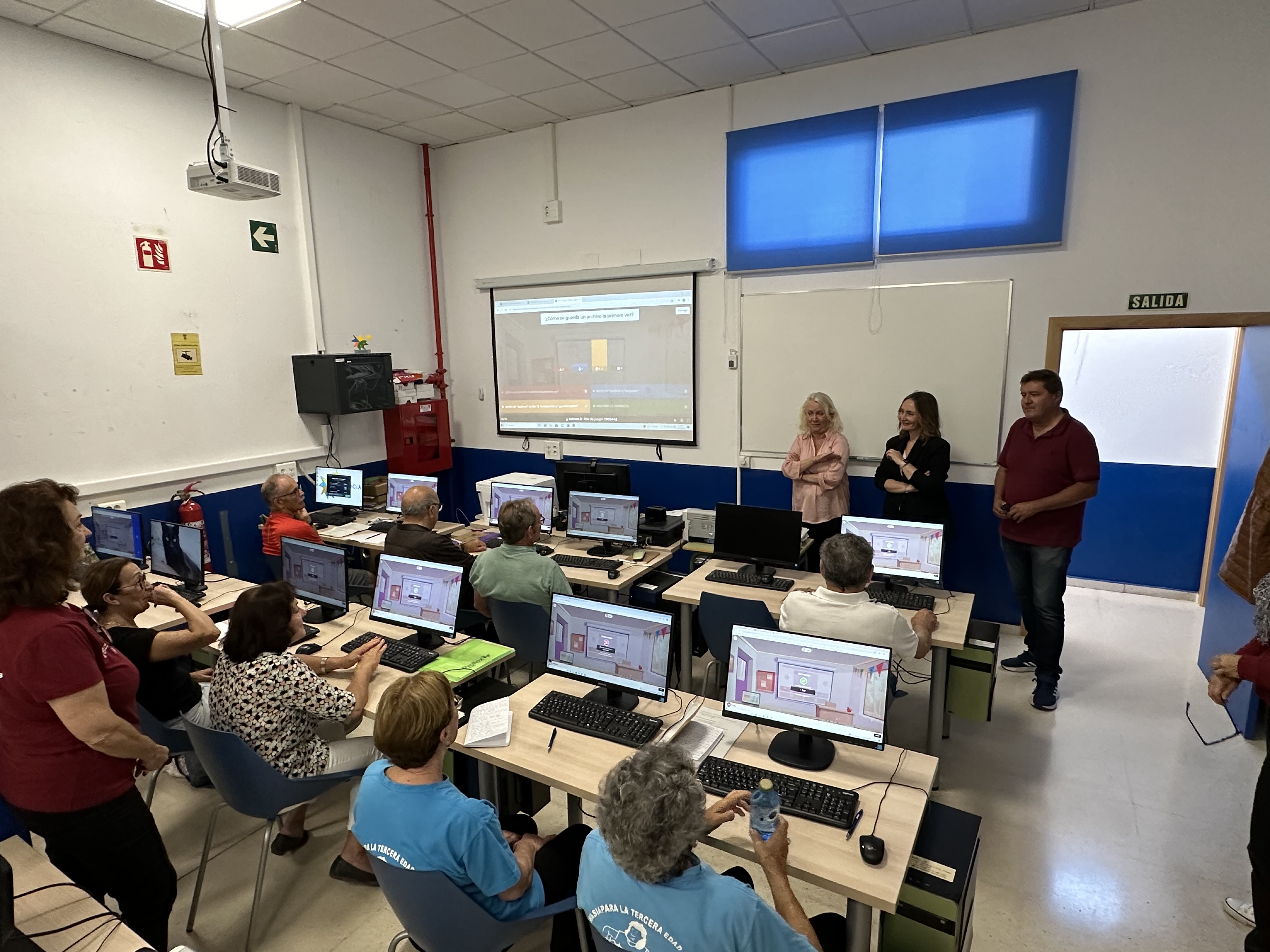 27 personas se forman el “Curso de Informática para Mayores” – Punta ...