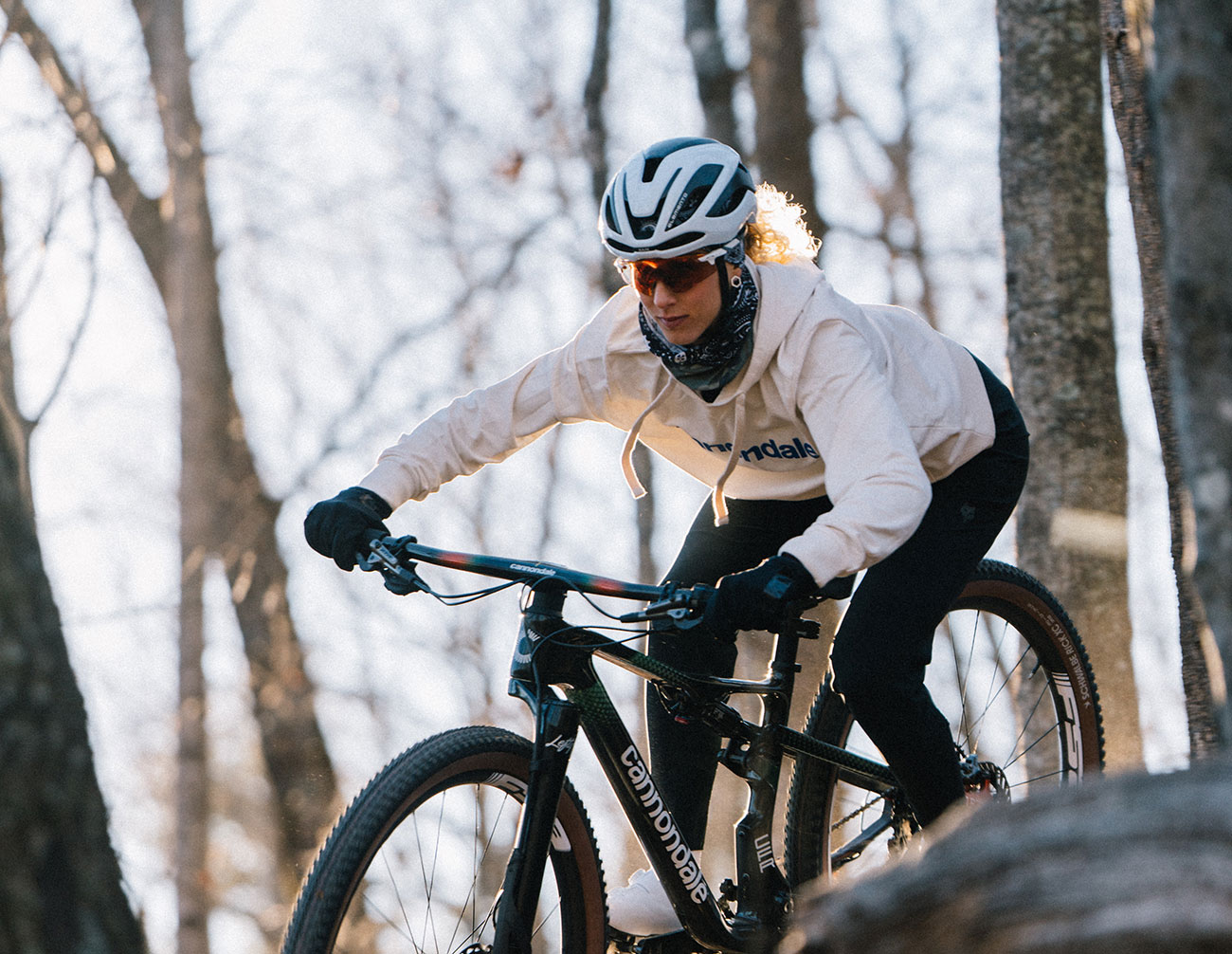 Los campeones mundiales Jolanda Neff y Sam Gaze en la Shimano Super Cup ...